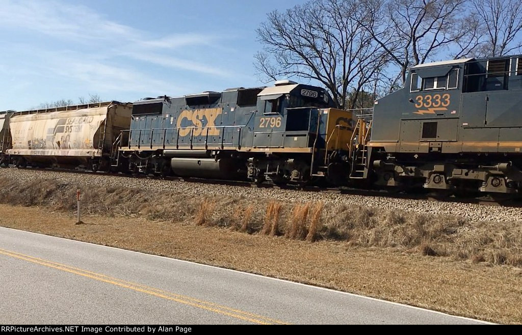 CSX GP38-2 2796 (ex-CR 8236) runs third